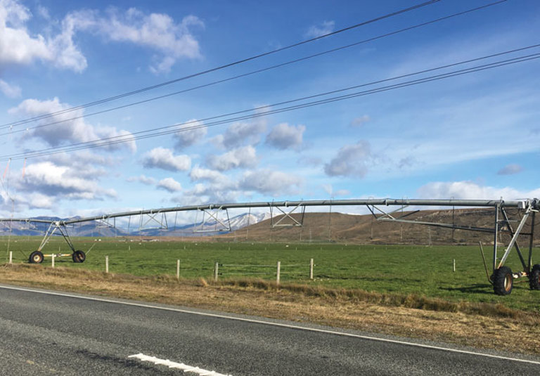 Tracking pollution sources in groundwater tracers
